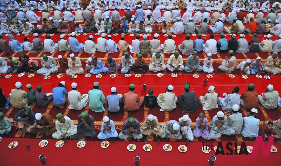 Typical Scene Of Ramadan Season In Pakistan - THE AsiaN