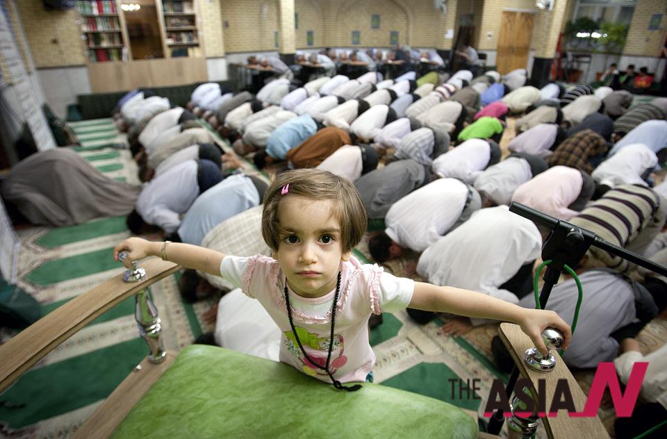 Iranian Muslims Going Through Ramadan - THE AsiaN