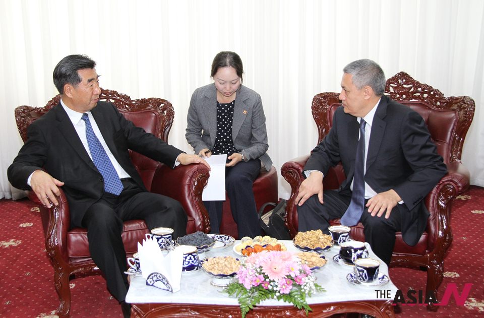Deputy Premiers Of China, Uzbekistan Meet In Tashkent - THE AsiaN