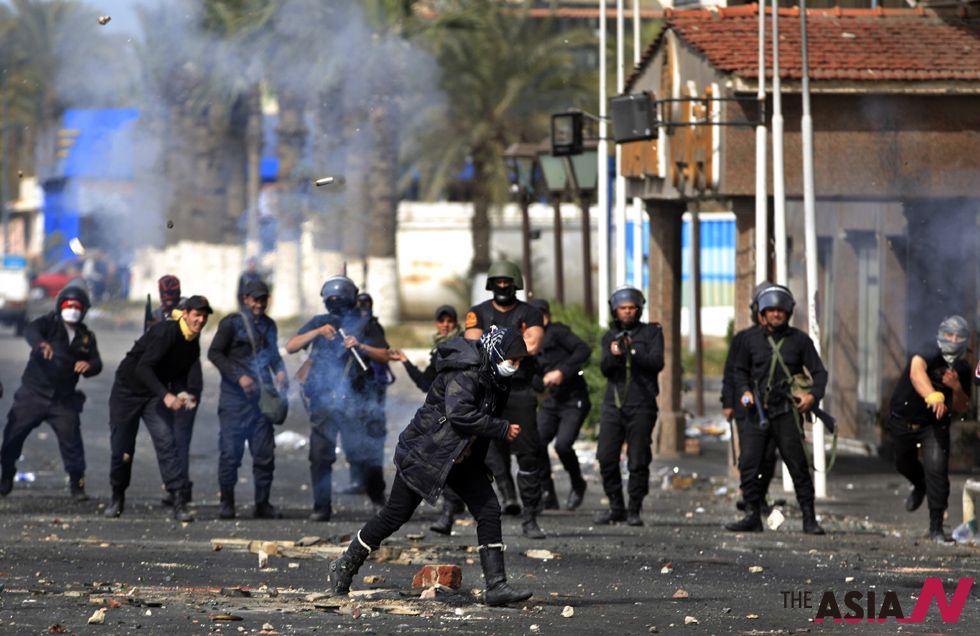 Riot police and protesters clash in a long-drawn battle in Port Said ...