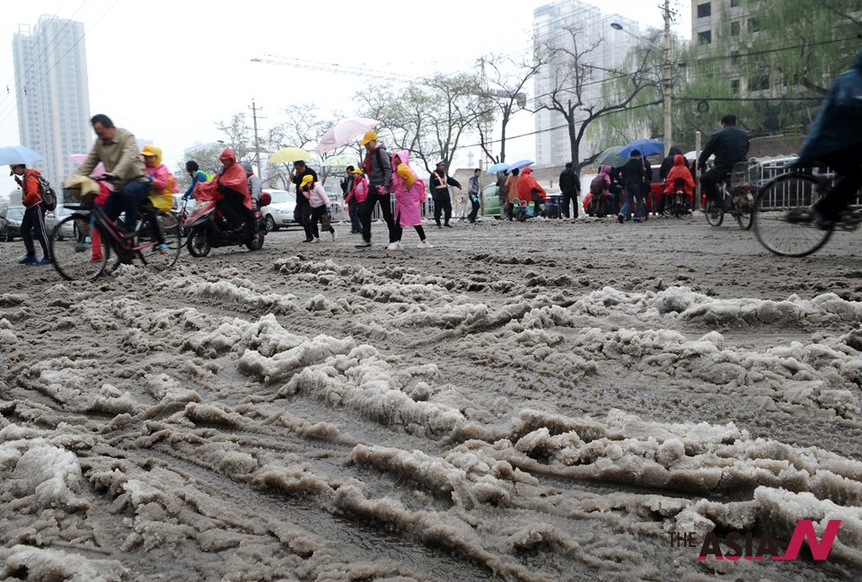 A spring snowfall hits north China’s Taiyuan, Shanxi Province | THEAsiaN
