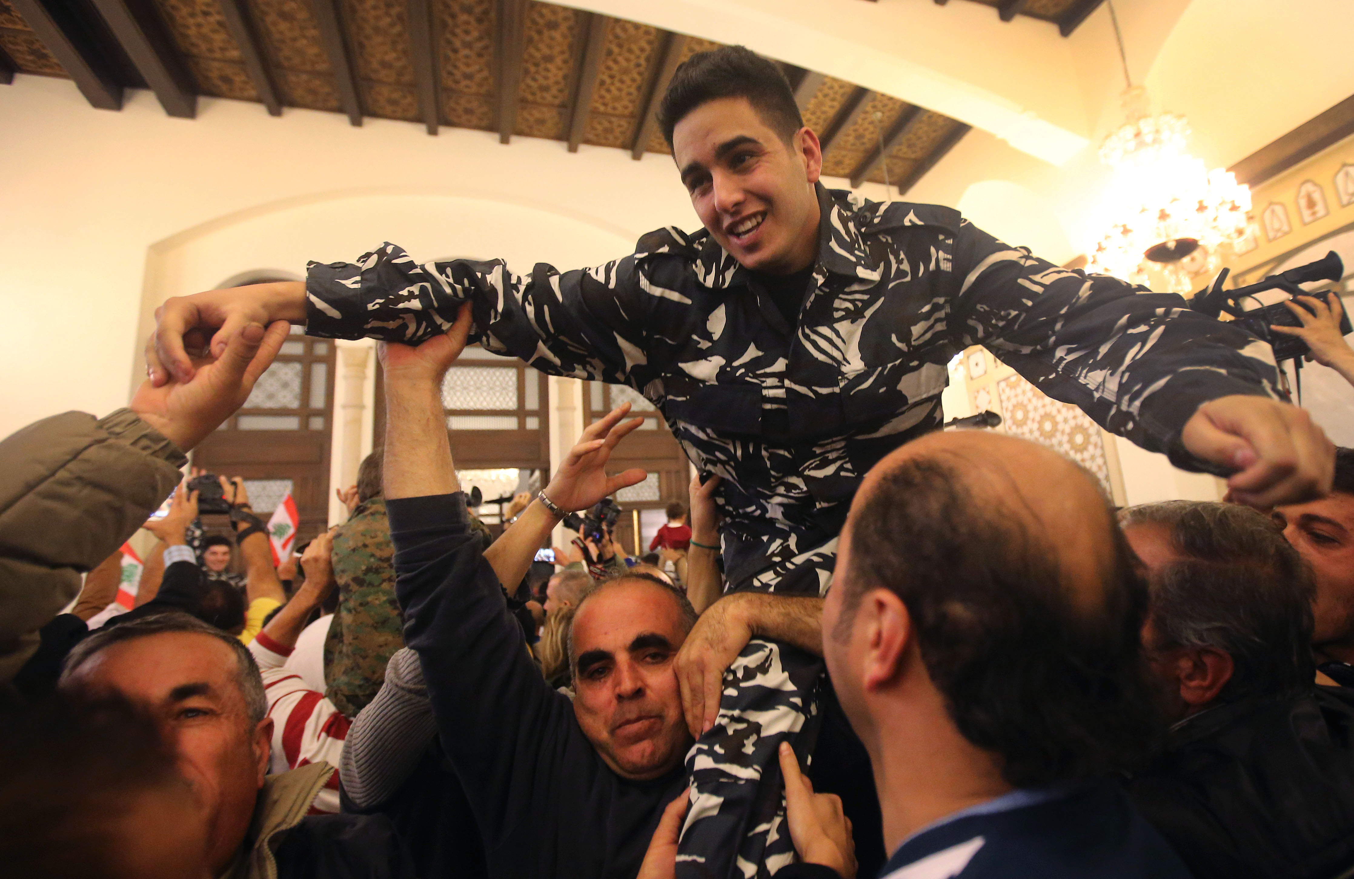 Al-Qaida in Syria releases 16 Lebanese prisoners in swap deal | THEAsiaN
